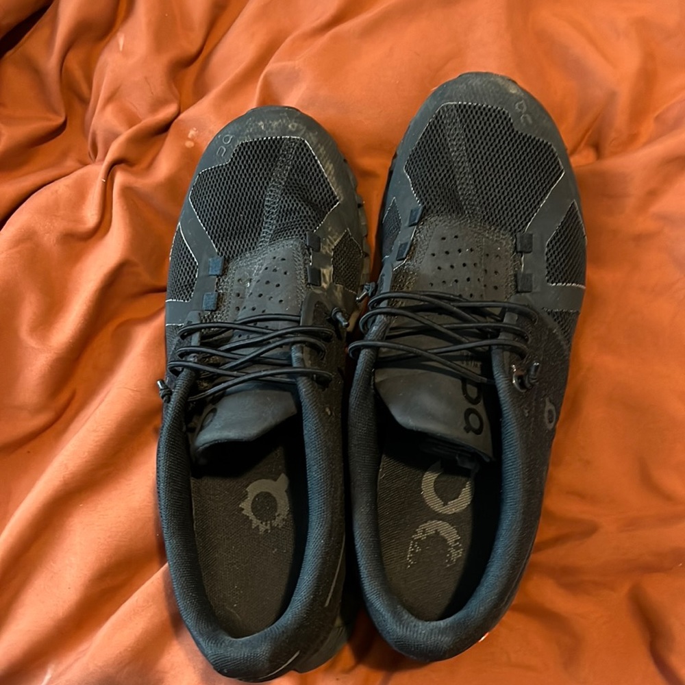 Black On Cloud - Gem